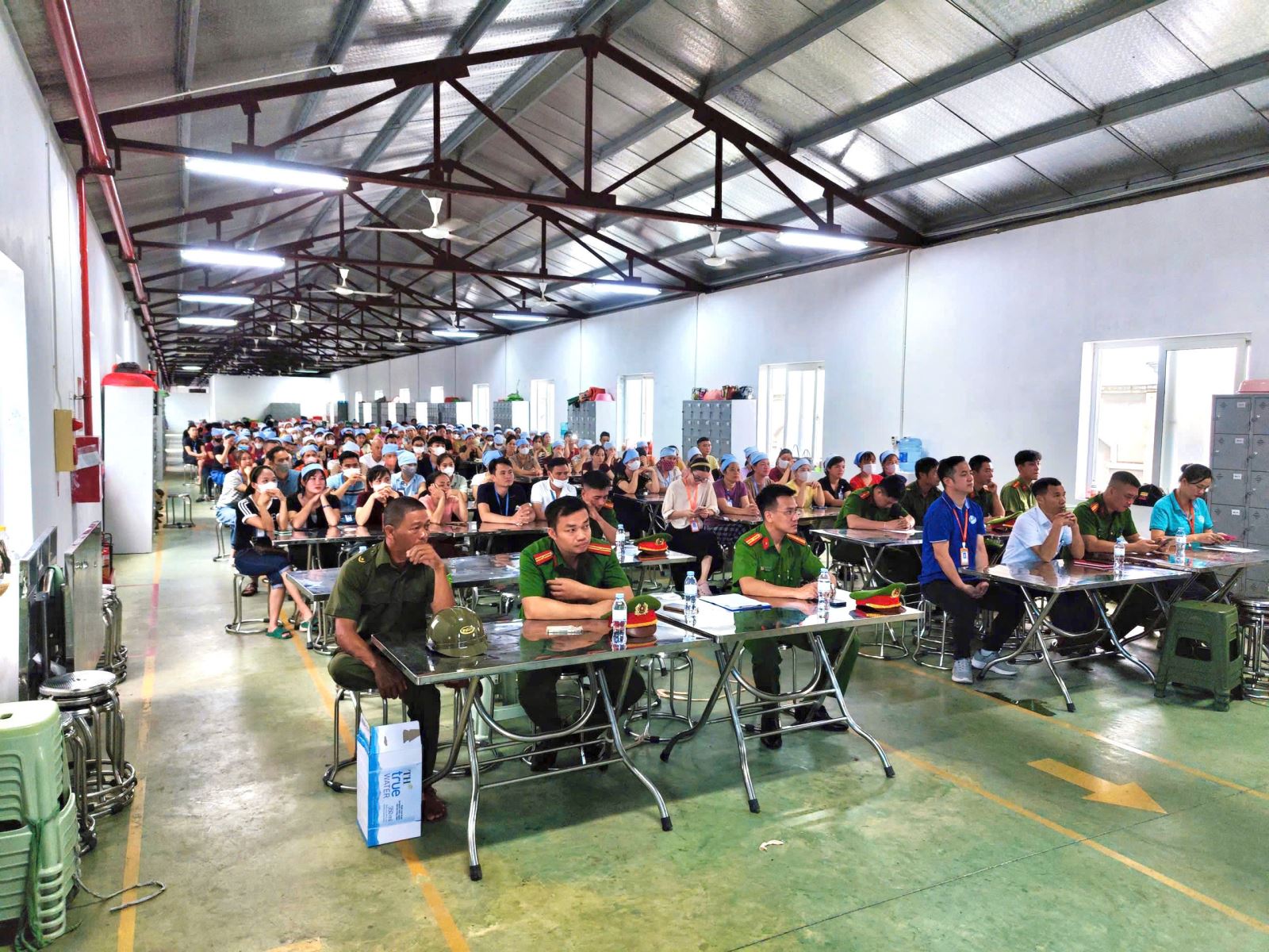 Công an xã Bắc Thái Ninh: Tổ chức tuyên truyền Luật An toàn giao thông tại Công ty TNHH May mặc ...